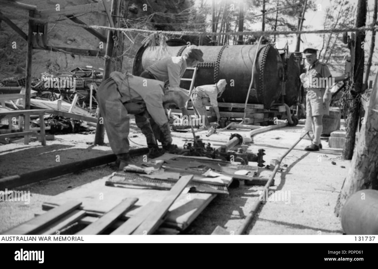 2 131737 THESE TANKS, EACH HOLDING 5 TONS, ARE BEACH-HEAD RESERVOIRS IN ...