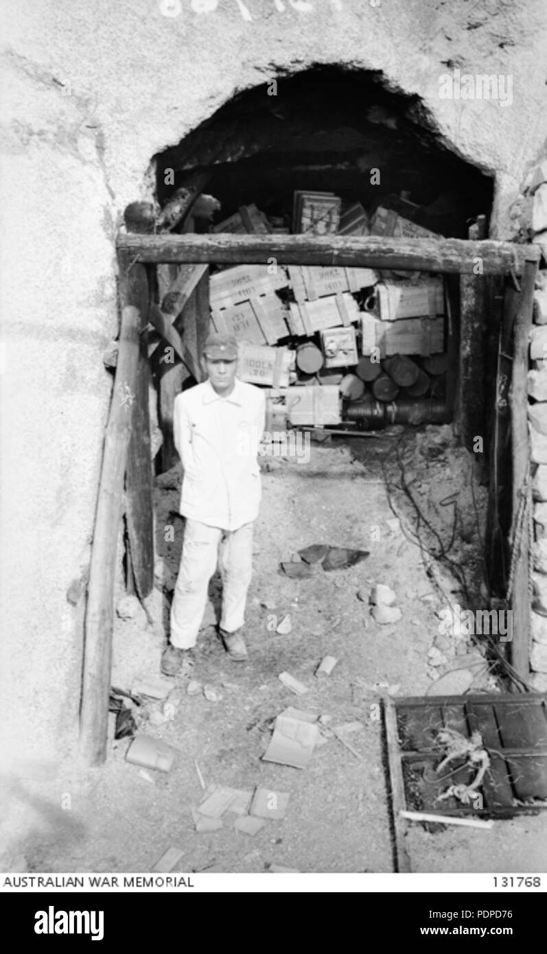 2 131768 CANISTERS AND BOXES FILLED WITH THE DEADLY GAS Stock Photo - Alamy