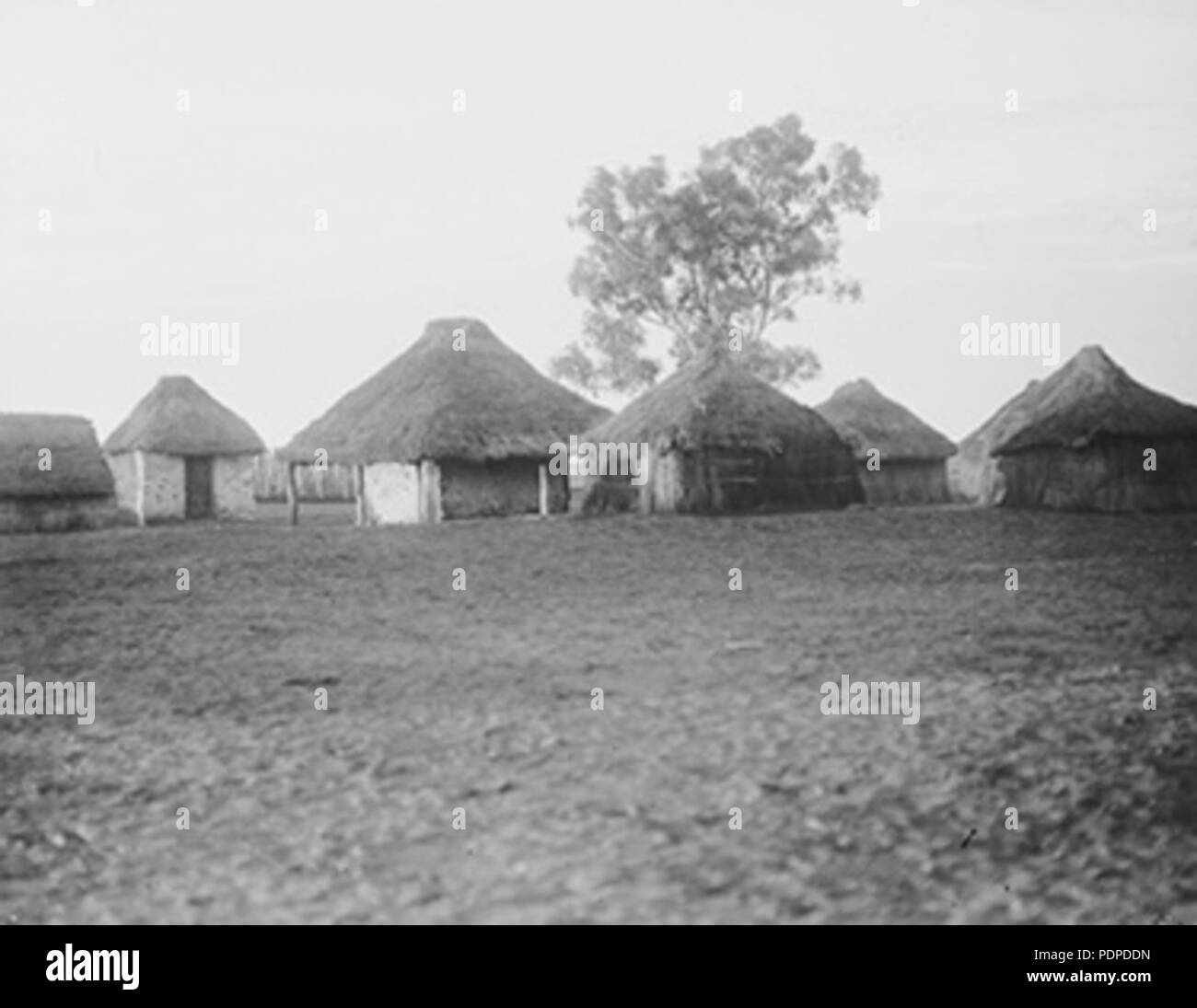 Aboriginal dwellings hi-res stock photography and images - Alamy