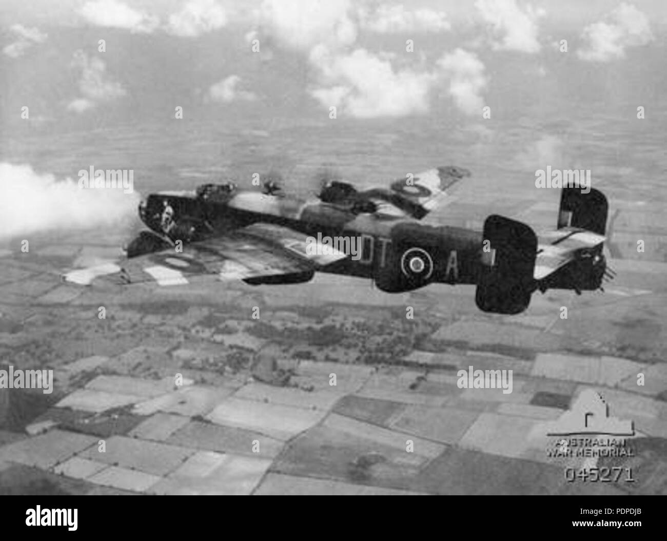 4 192 Squadron RAF Halifax WWII AWM 045271 Stock Photo - Alamy
