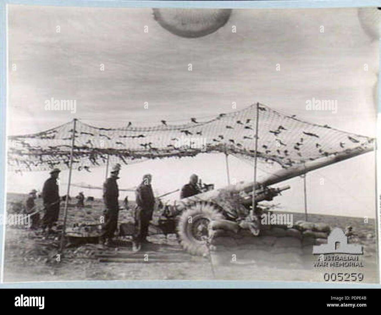 5 inch gun hi-res stock photography and images - Alamy