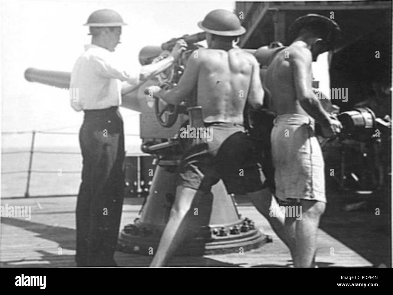 4 7 inch gun hi-res stock photography and images - Alamy