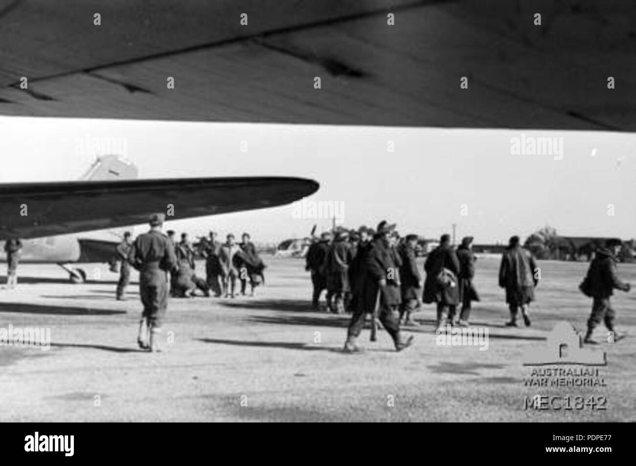 6 458 Squadron RAAF personnel at Gibraltar AWM MEC1842 Stock Photo - Alamy