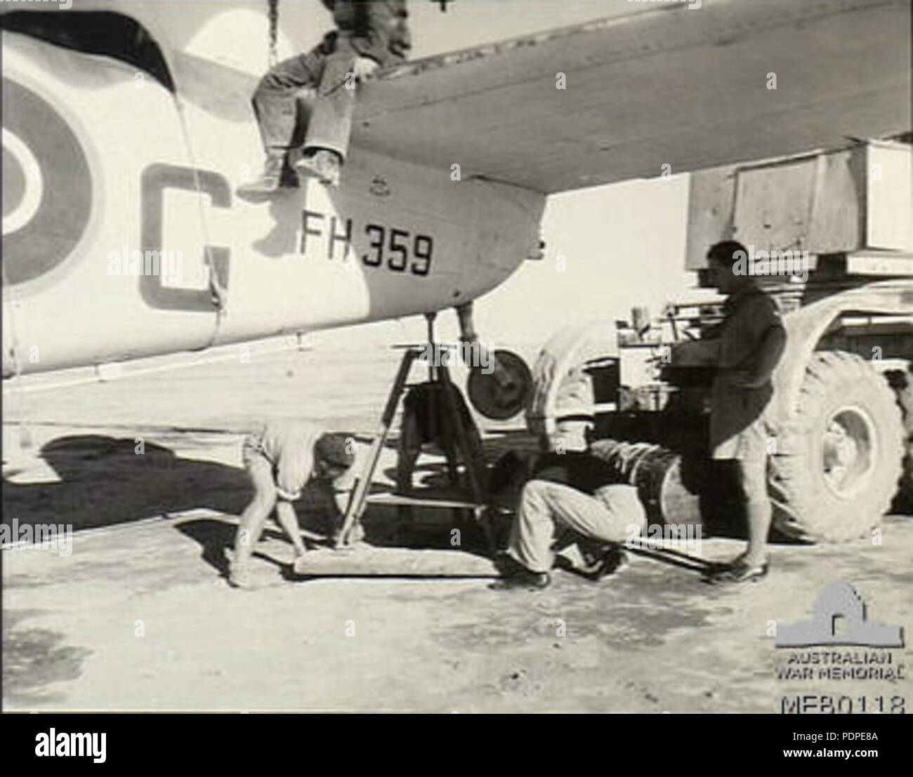 Air force maintenance personnel hi-res stock photography and images - Alamy