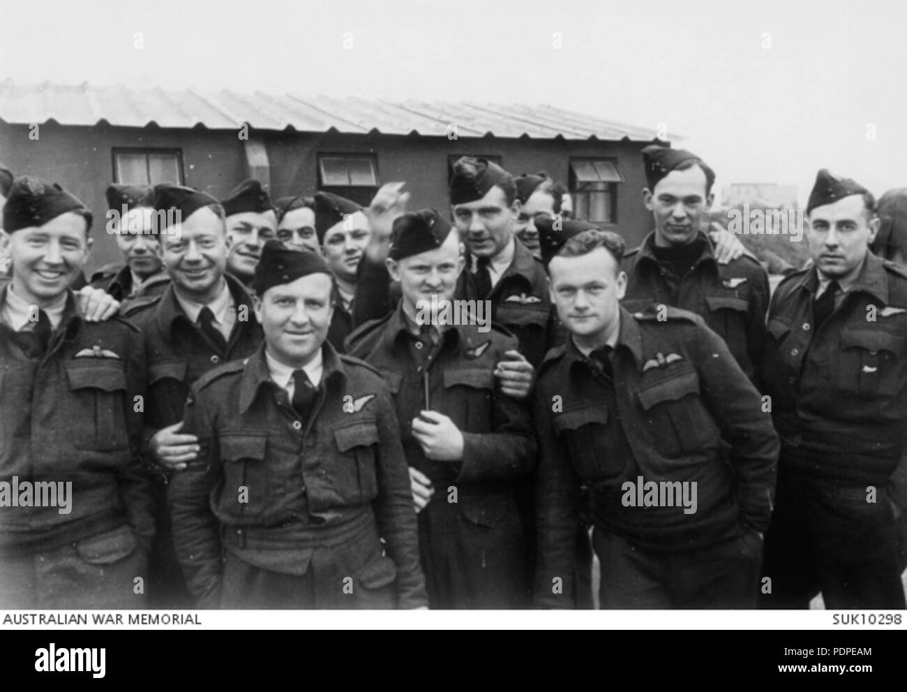 6 460 Squadron RAAF Wellington aircrew at RAF Molesworth WWII AWM ...