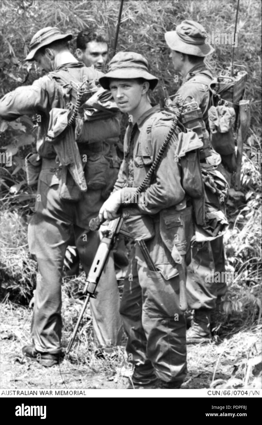 18 Australian signallers during Operation Smithfield (AWM CUN660704VN ...