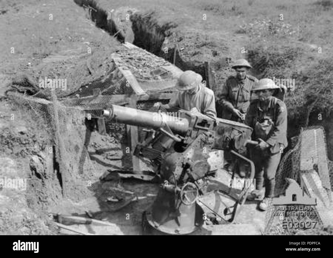 18 Australians with captured German pom-pom Somme 16-08-1916 AWM E03027 ...