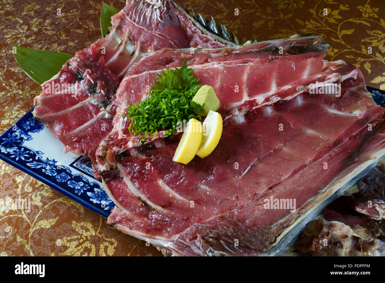 Maguro Nakaochi (Tuna Rib Stock Photo - Alamy