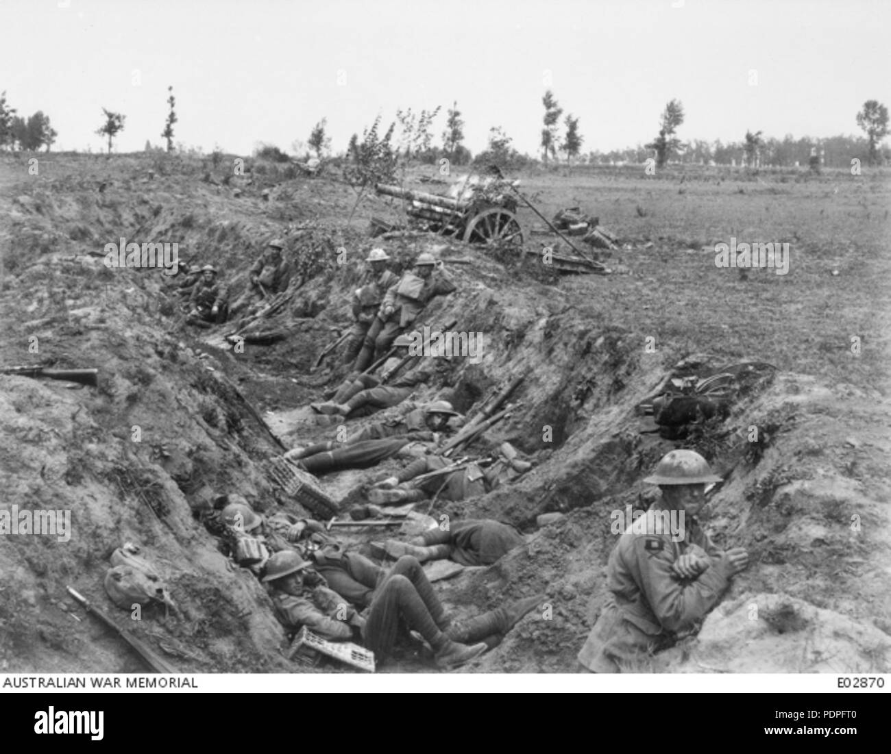 Australian soldiers in trenches hi-res stock photography and images - Alamy