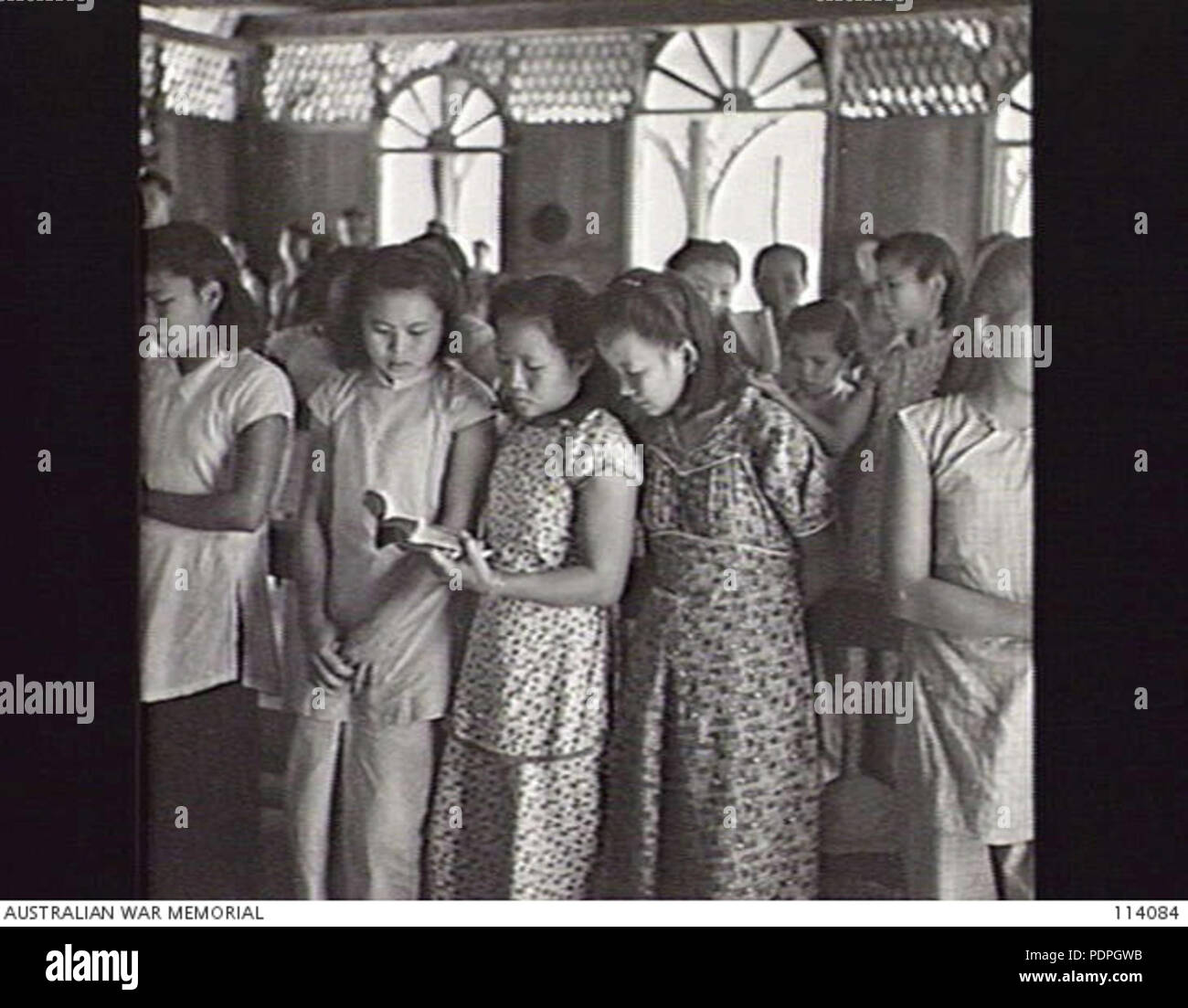 Women in chinese art hi-res stock photography and images - Alamy