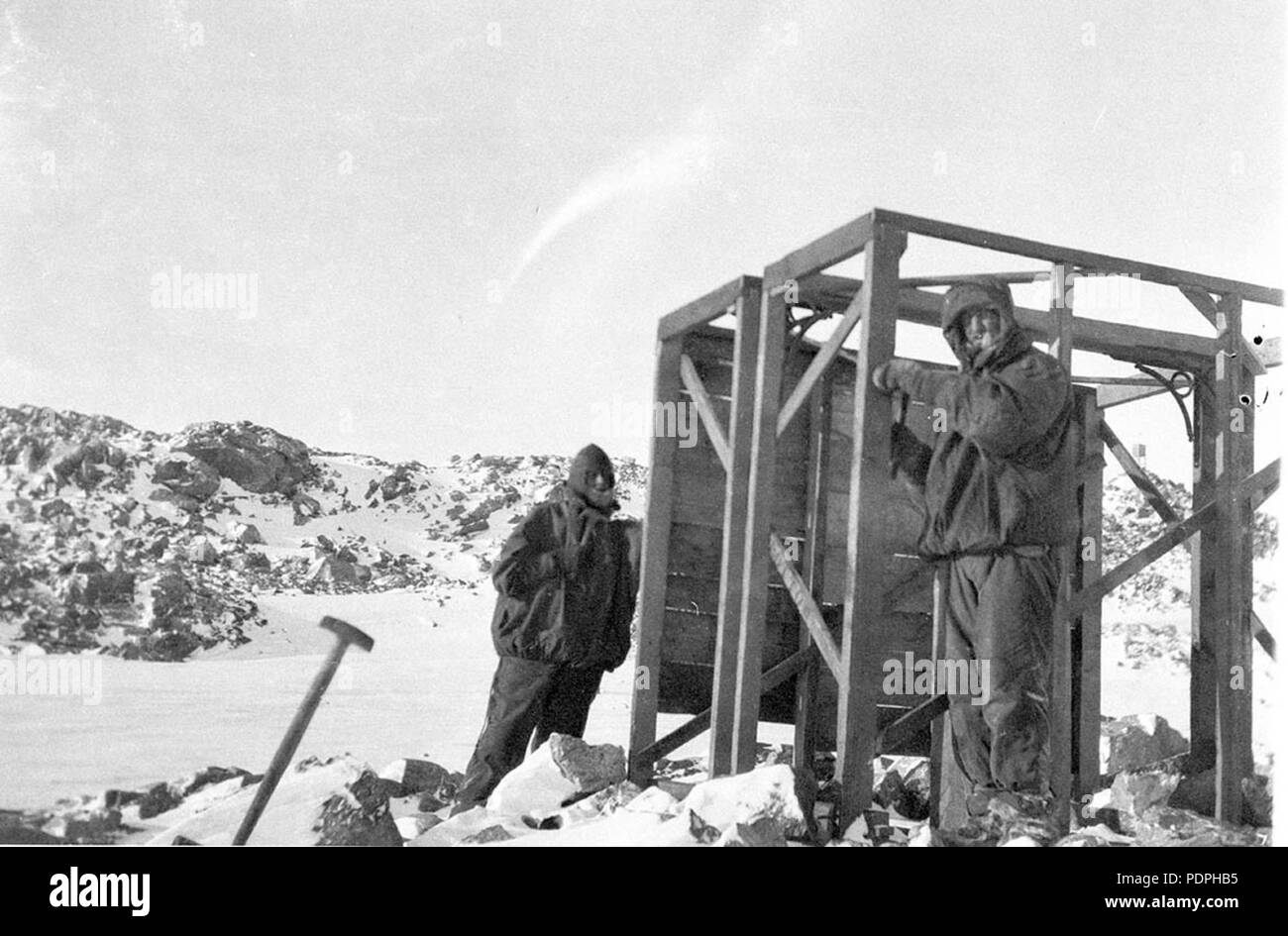 35 Constructing the Transit House. Hodgeman & Bage Aae 37783h Stock ...