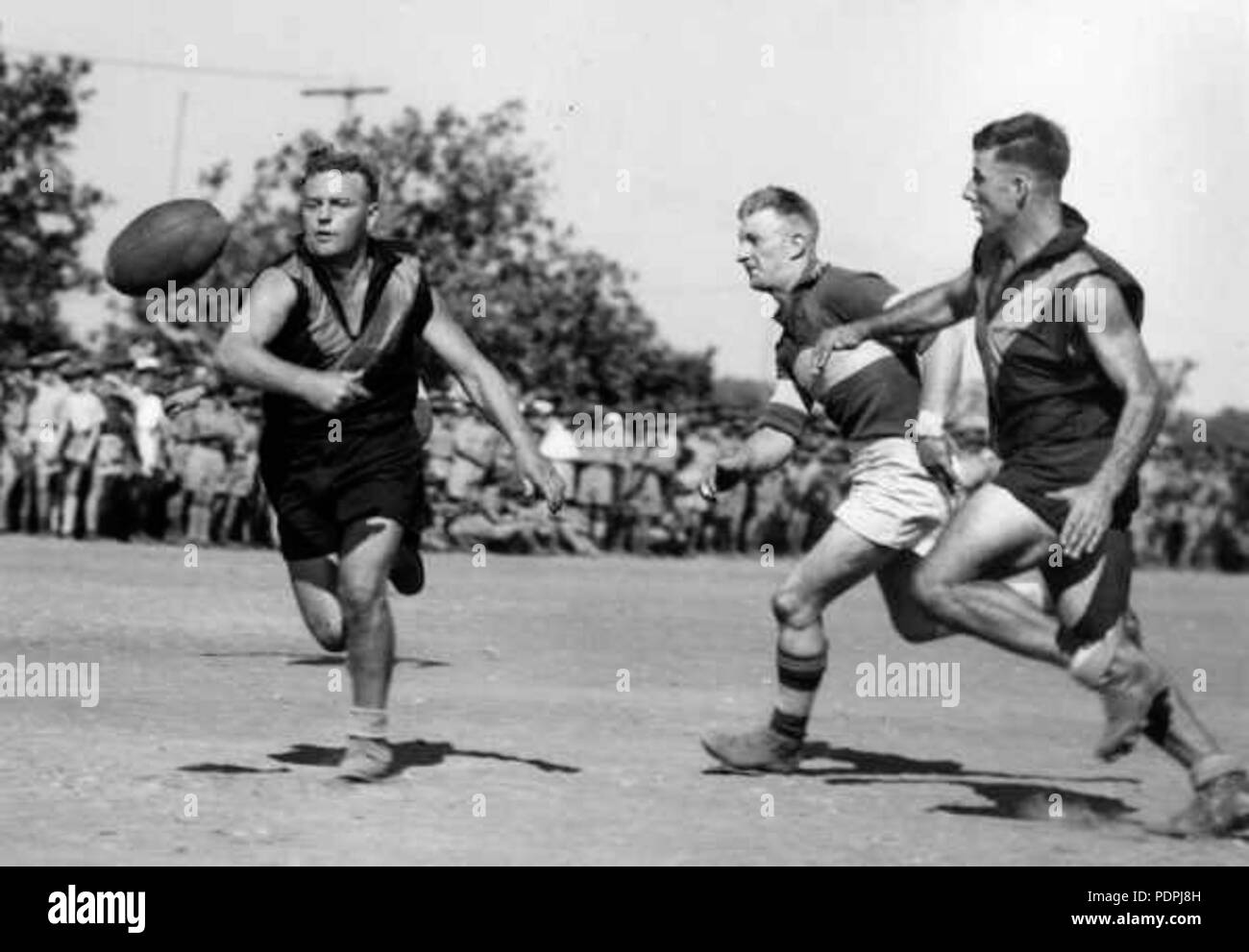 1940s football players hi-res stock photography and images - Alamy