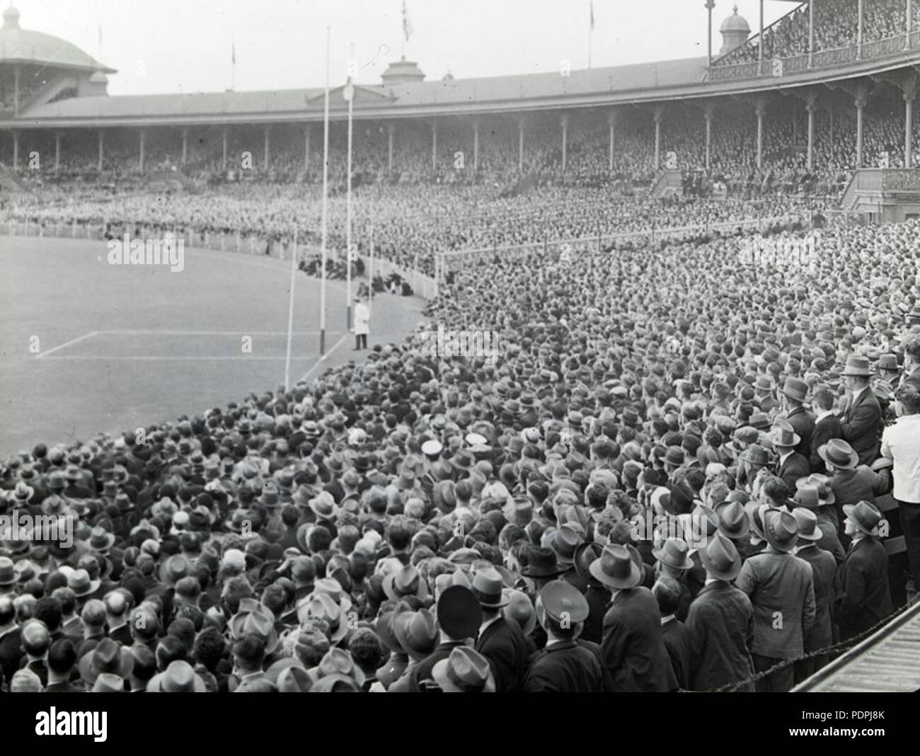 Football sports scene hi-res stock photography and images - Alamy