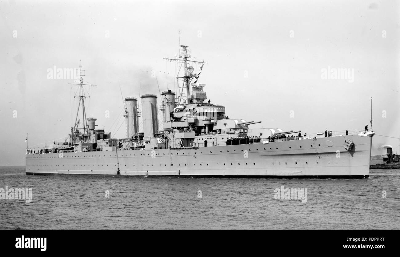 Hmas australia australian warship hi-res stock photography and images ...