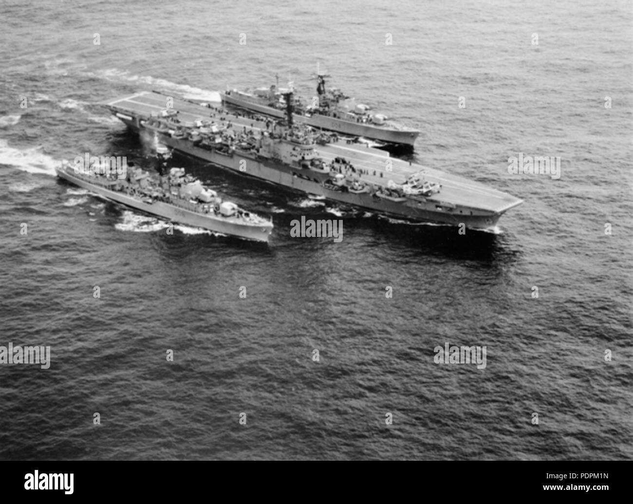 58 HMAS Melbourne (R21), HMAS Voyager (D04) and HMAS Vendetta (D08 ...