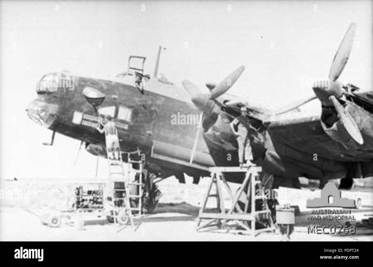 Air force maintenance technicians hi-res stock photography and images ...