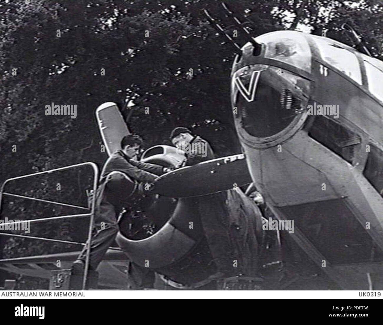 7 464 Squadron RAAF Ventura maintenance Methwold Jul 1943 AWM UK0319 ...