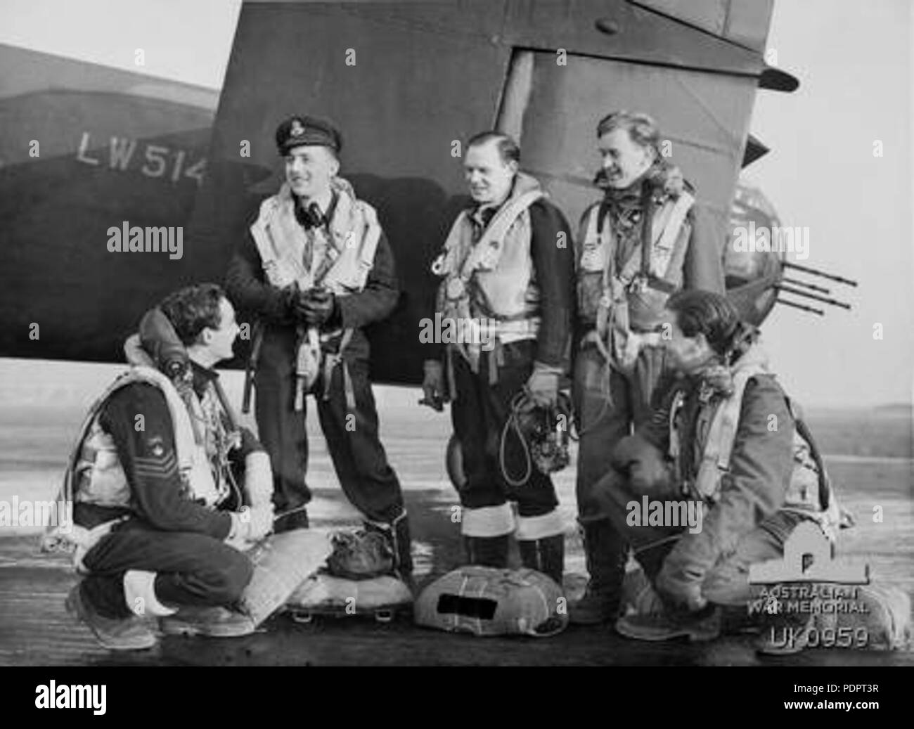 7 466 Squadron RAAF Halifax crew at Leconfield AWM UK0959 Stock Photo ...
