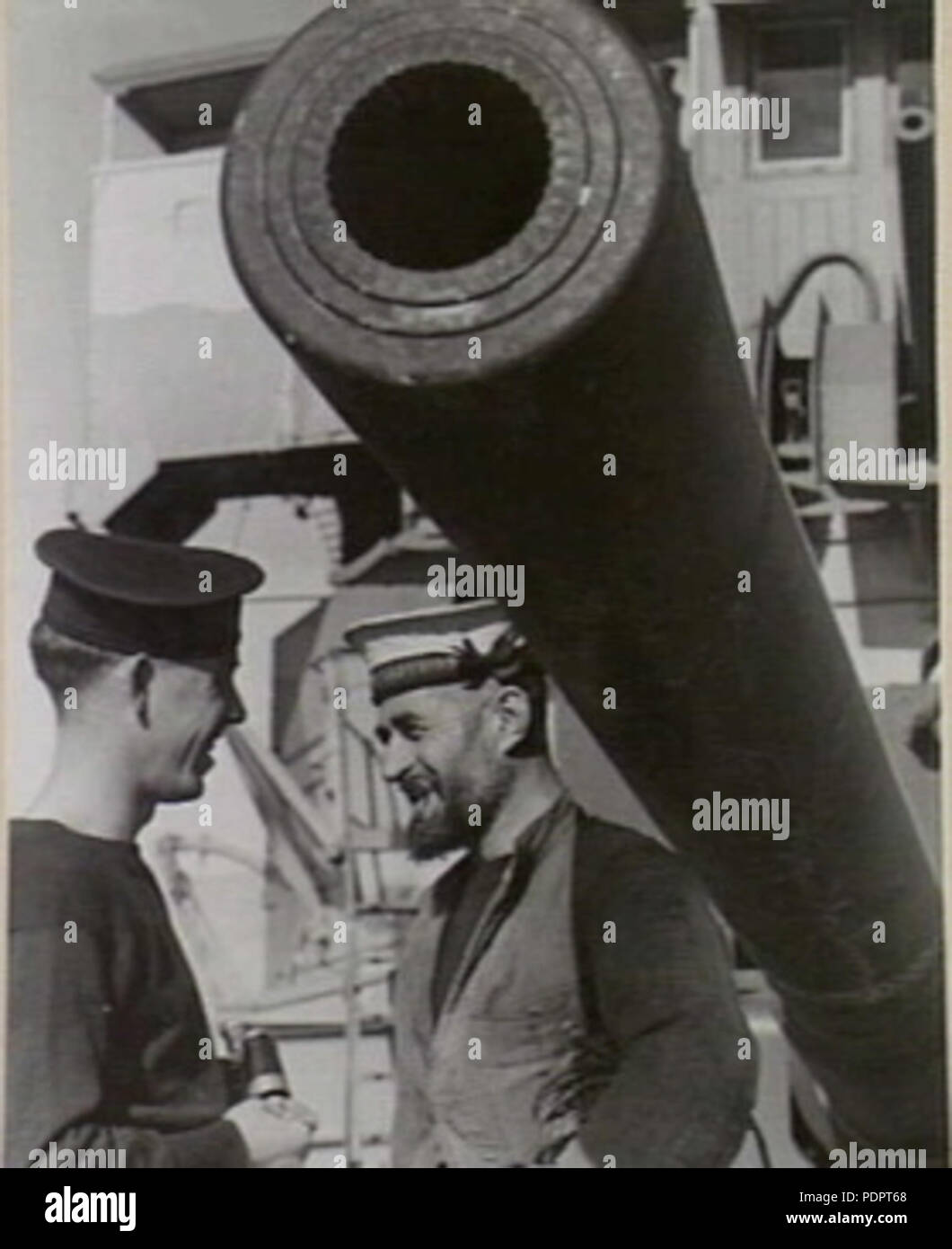 7 6 inch gun muzzle HMS Ladybird Bardia 1940 AWM 005000 Stock Photo - Alamy