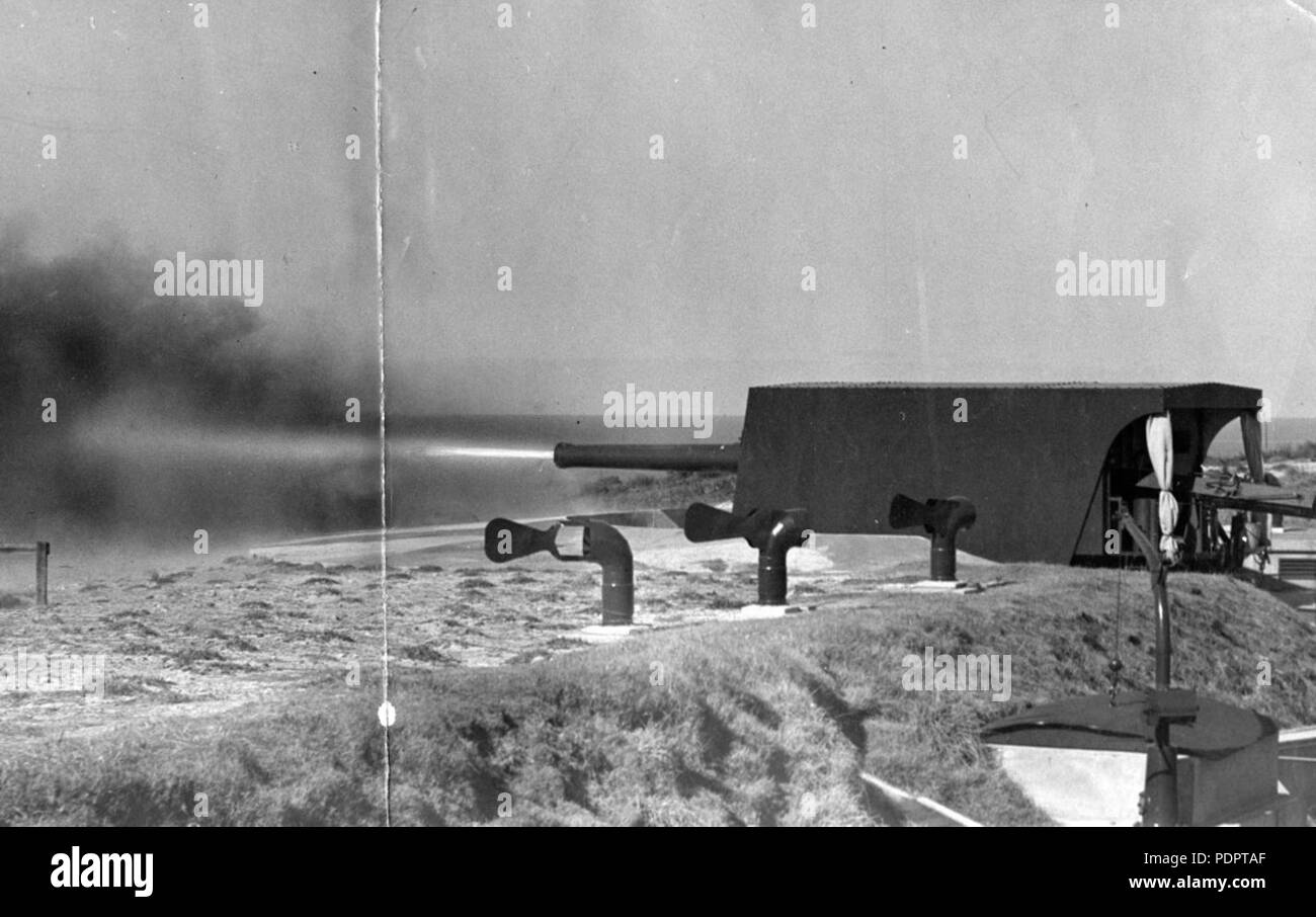 9 2 inch gun hi-res stock photography and images - Alamy