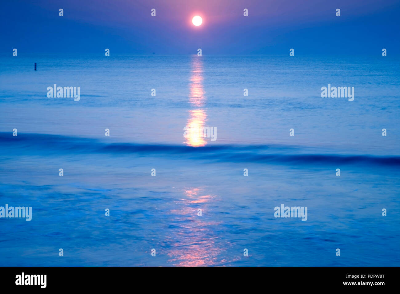 The sun reflects off the sea hi-res stock photography and images - Alamy