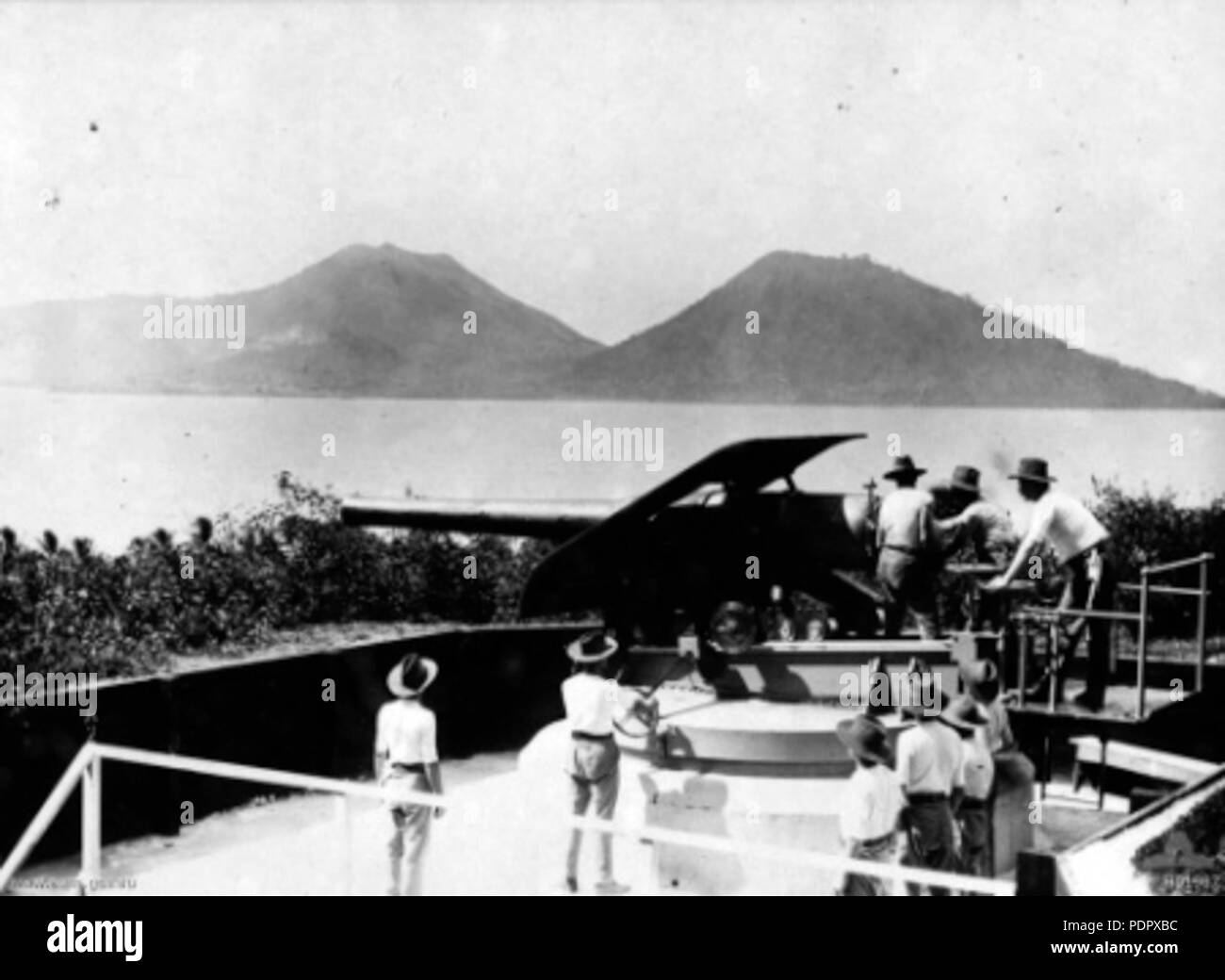 25 BL 6 inch Gun Rabaul 1918 AWM H01987 Stock Photo - Alamy