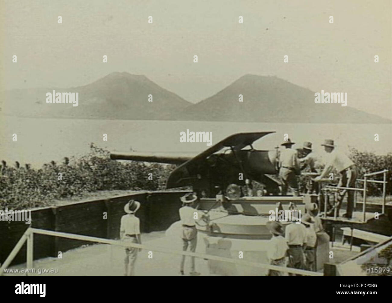 25 BL 6 inch Gun Rabaul 1918 AWM H15079 Stock Photo - Alamy