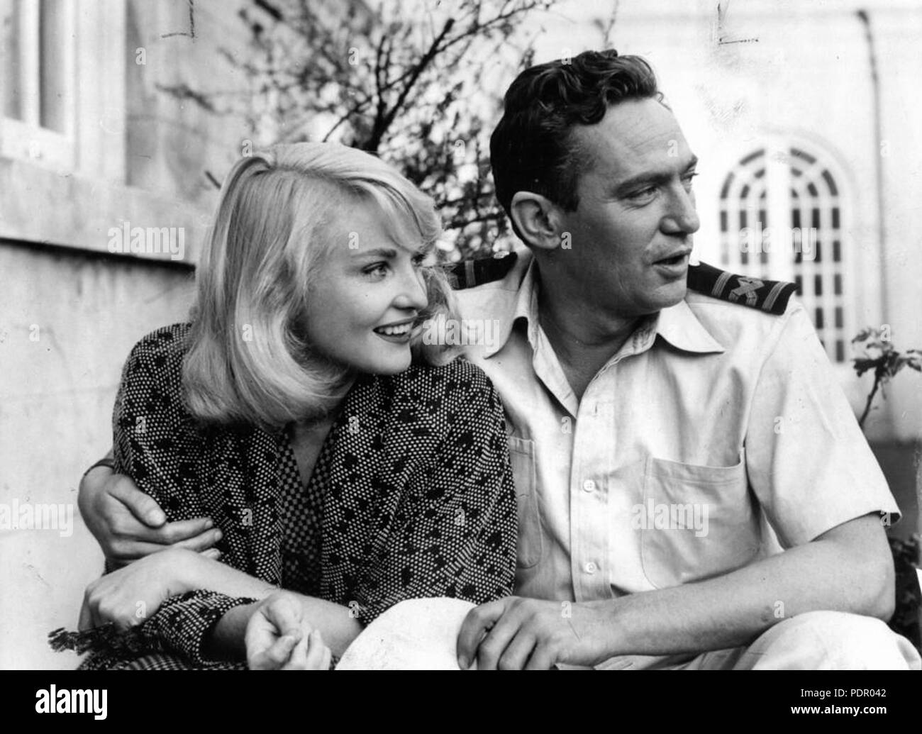 39 Diane Cilento with Peter Finch Stock Photo - Alamy