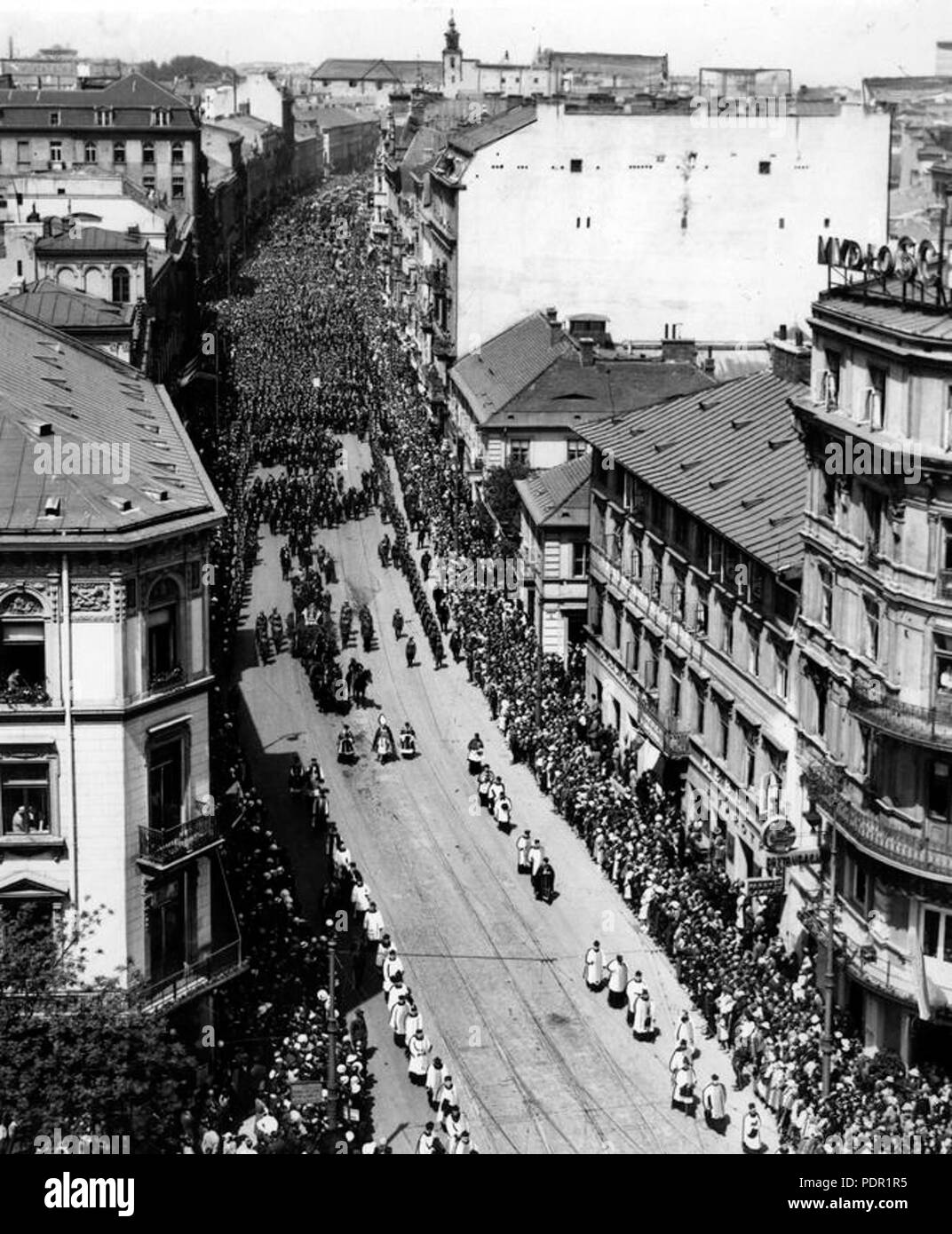 1930s funeral hi-res stock photography and images - Alamy