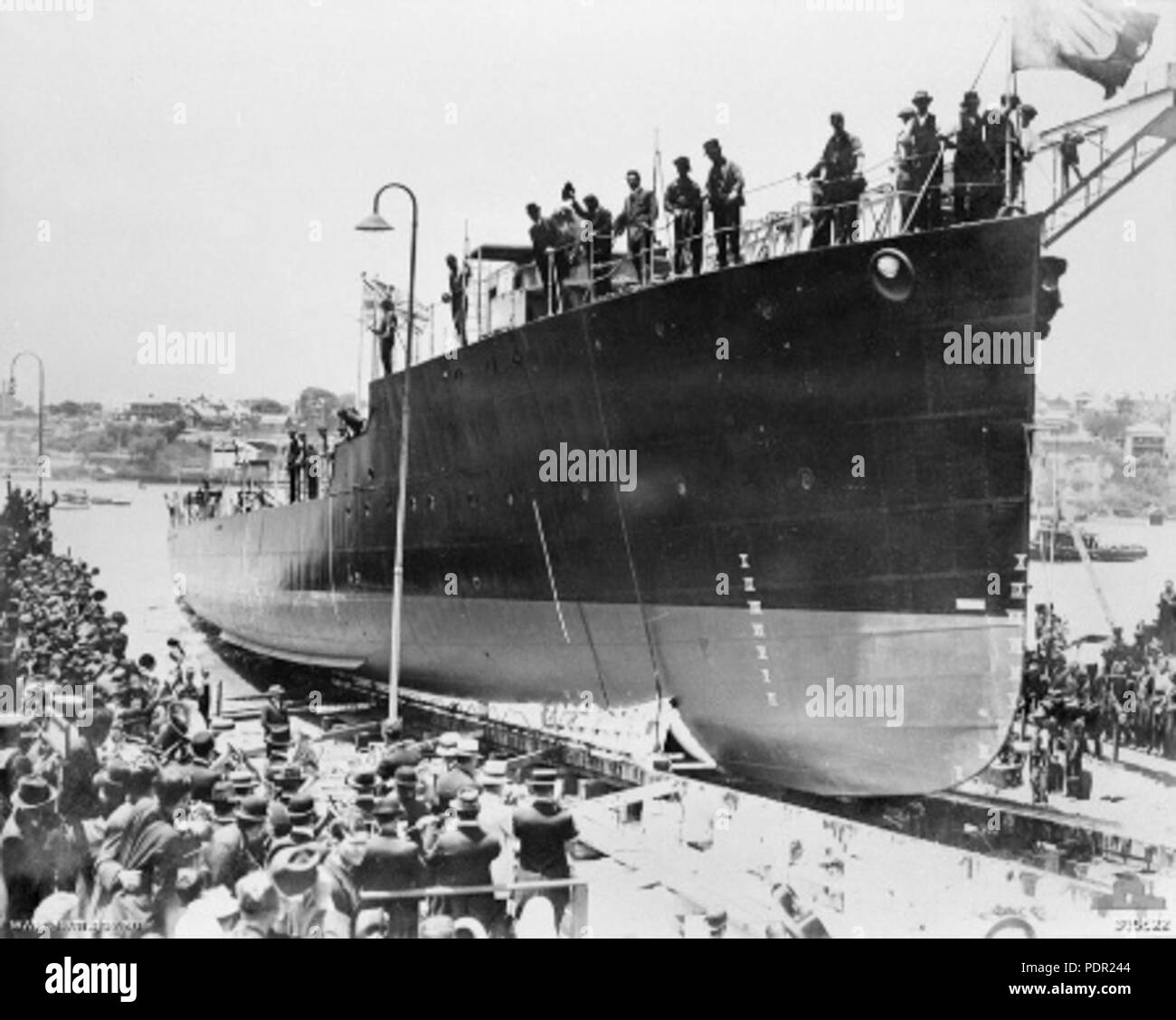 58 HMAS Swan launching 1915 AWM 305522 Stock Photo - Alamy