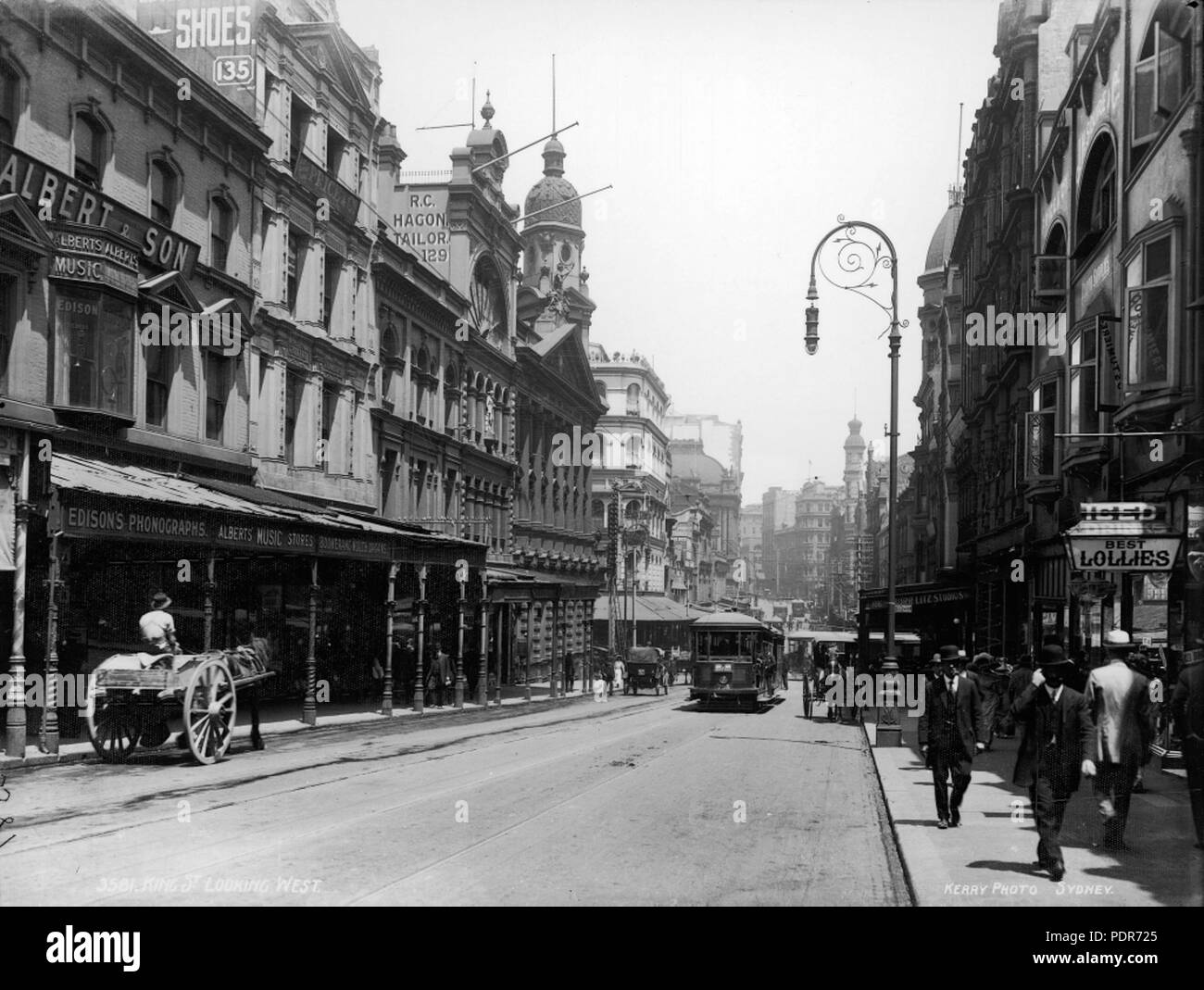 Street photography king hi-res stock photography and images - Alamy