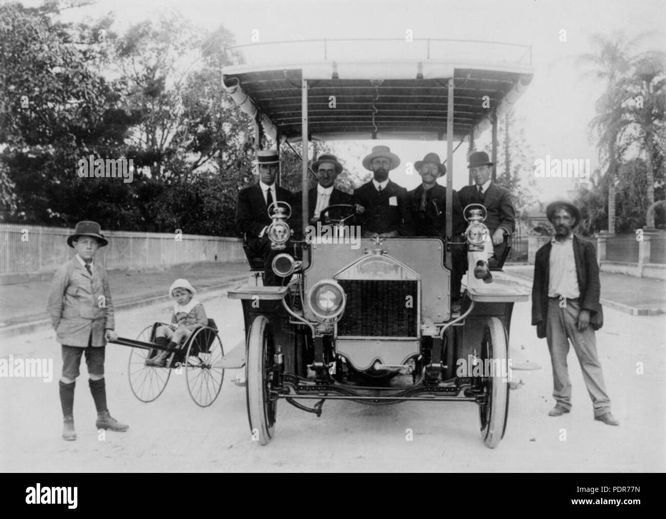 1900s bus hi-res stock photography and images - Alamy