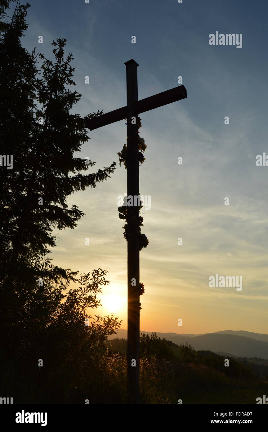 cross by the road Stock Photo - Alamy