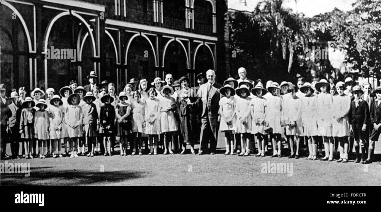 113 Queensland State Archives 3952 School children at Parliament House ...