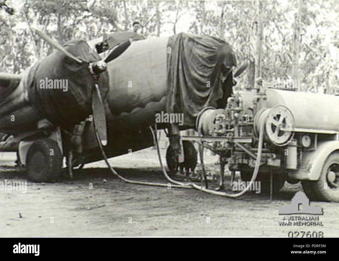 World war 2 refueling hi-res stock photography and images - Alamy