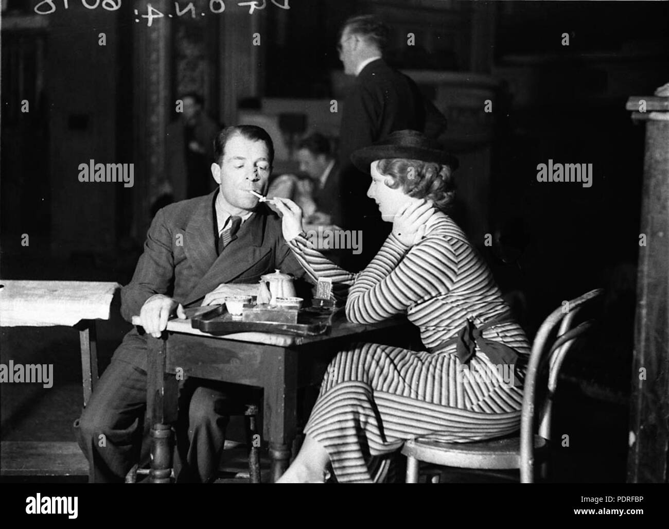 Actors cigarette hi-res stock photography and images - Alamy