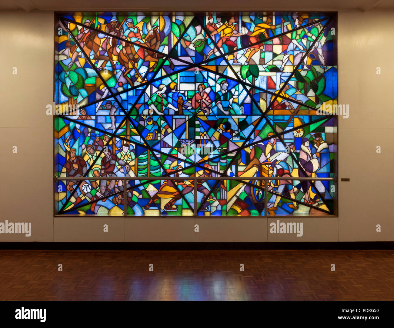 1926 von Piet Kramer erbaut, Treppenhaus mit Fenster von M. Visser ...