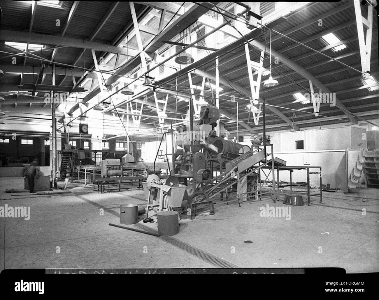 Factory workers 1930s hi-res stock photography and images - Alamy