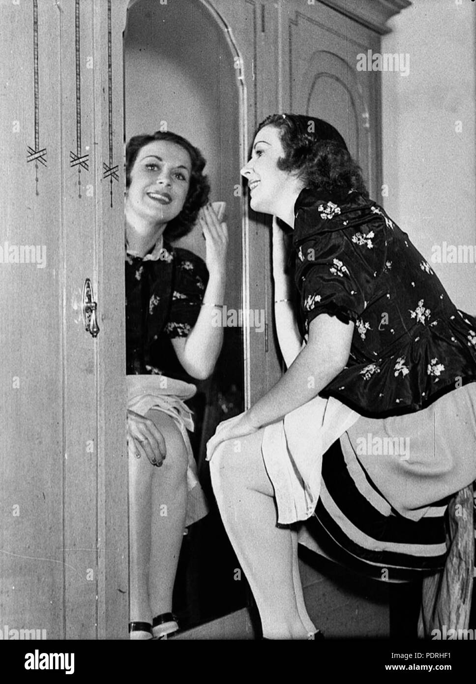 142 SLNSW 22919 Miss Gordon backstage in dressing room Stock Photo - Alamy