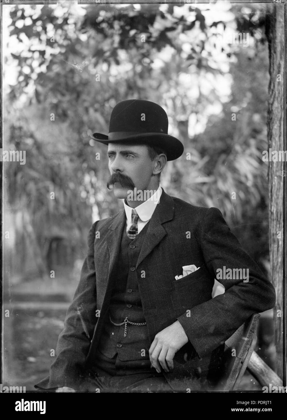 Man male bowler hat hi-res stock photography and images - Alamy