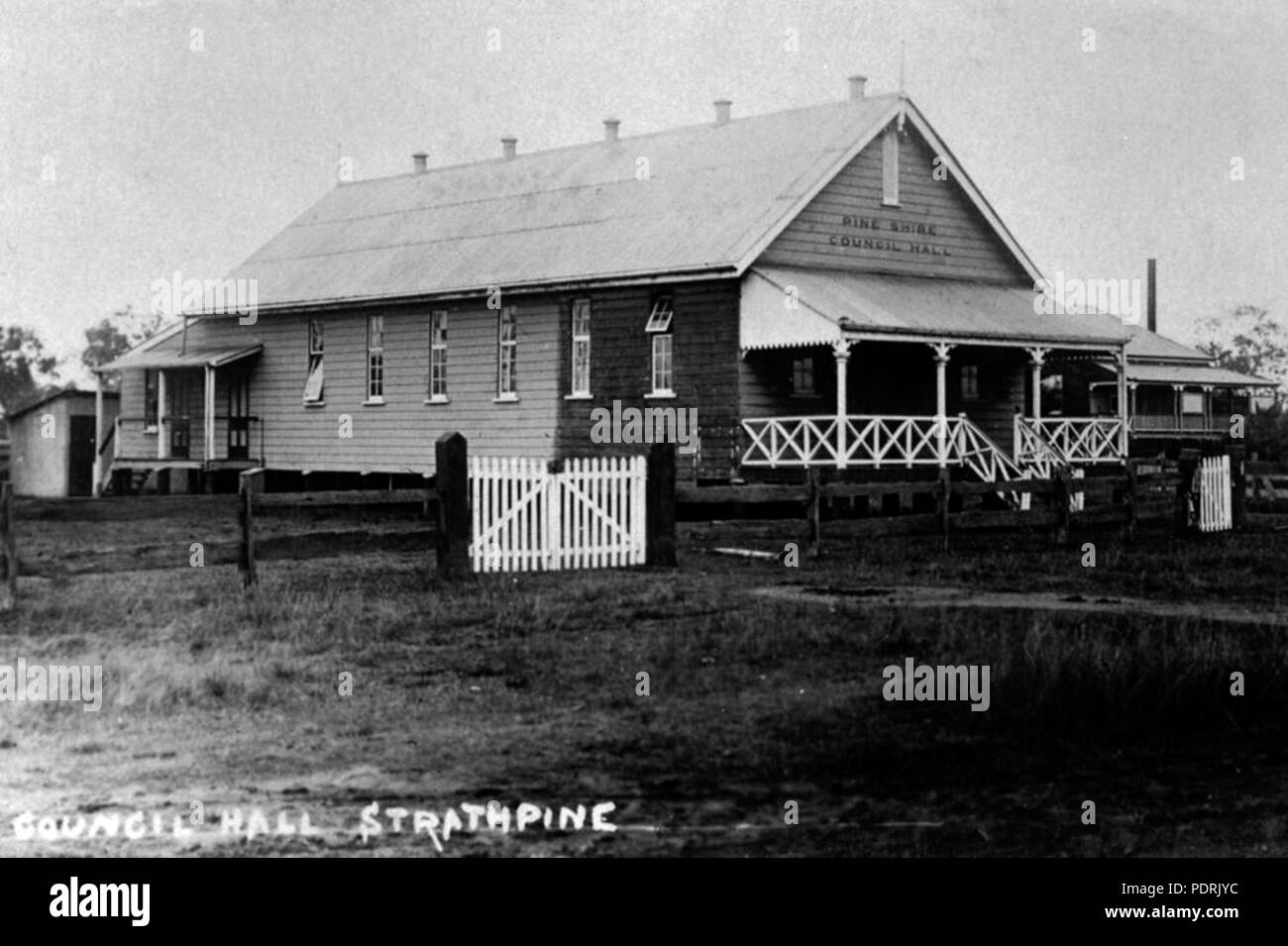 Old shire hall hi-res stock photography and images - Alamy