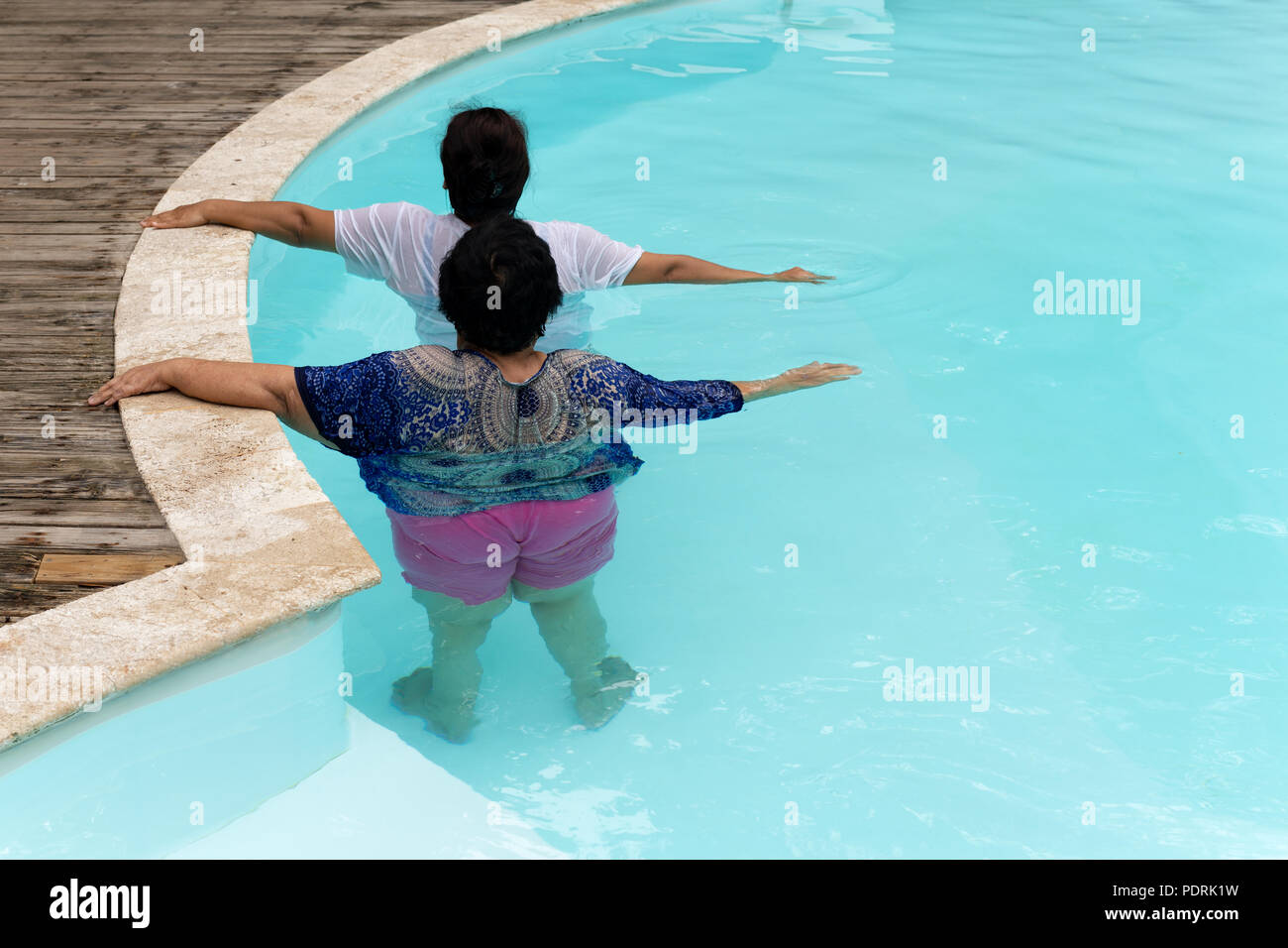 Two senior women doing aqua gym exercise in outdoor swimming pool Stock ...