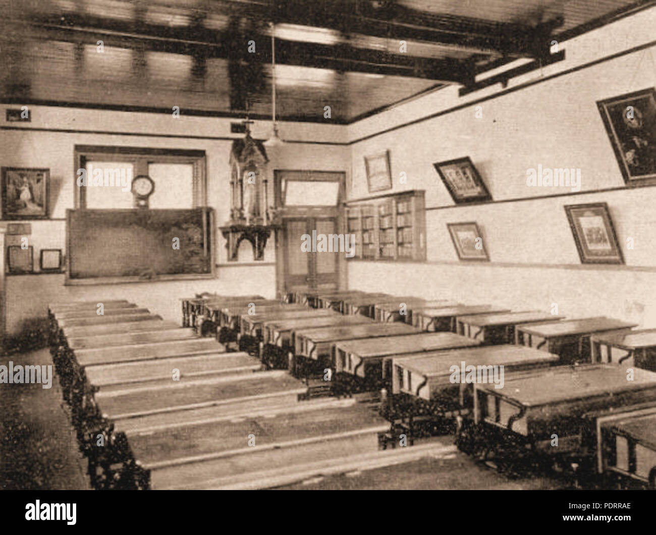 1900s classroom hi-res stock photography and images - Alamy