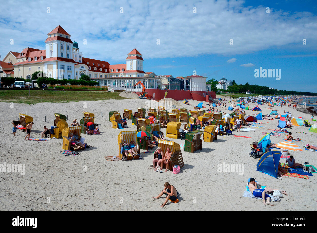 Strand mit Kurhaus, Seebad Binz, Binz, Insel Ruegen, Mecklenburg ...