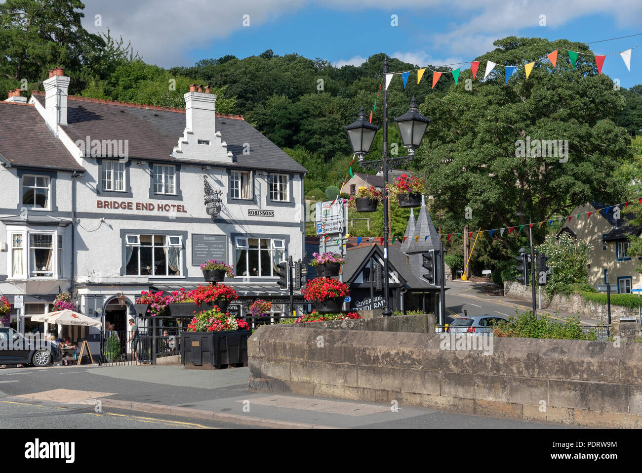 Llangollen town centre hi-res stock photography and images - Alamy