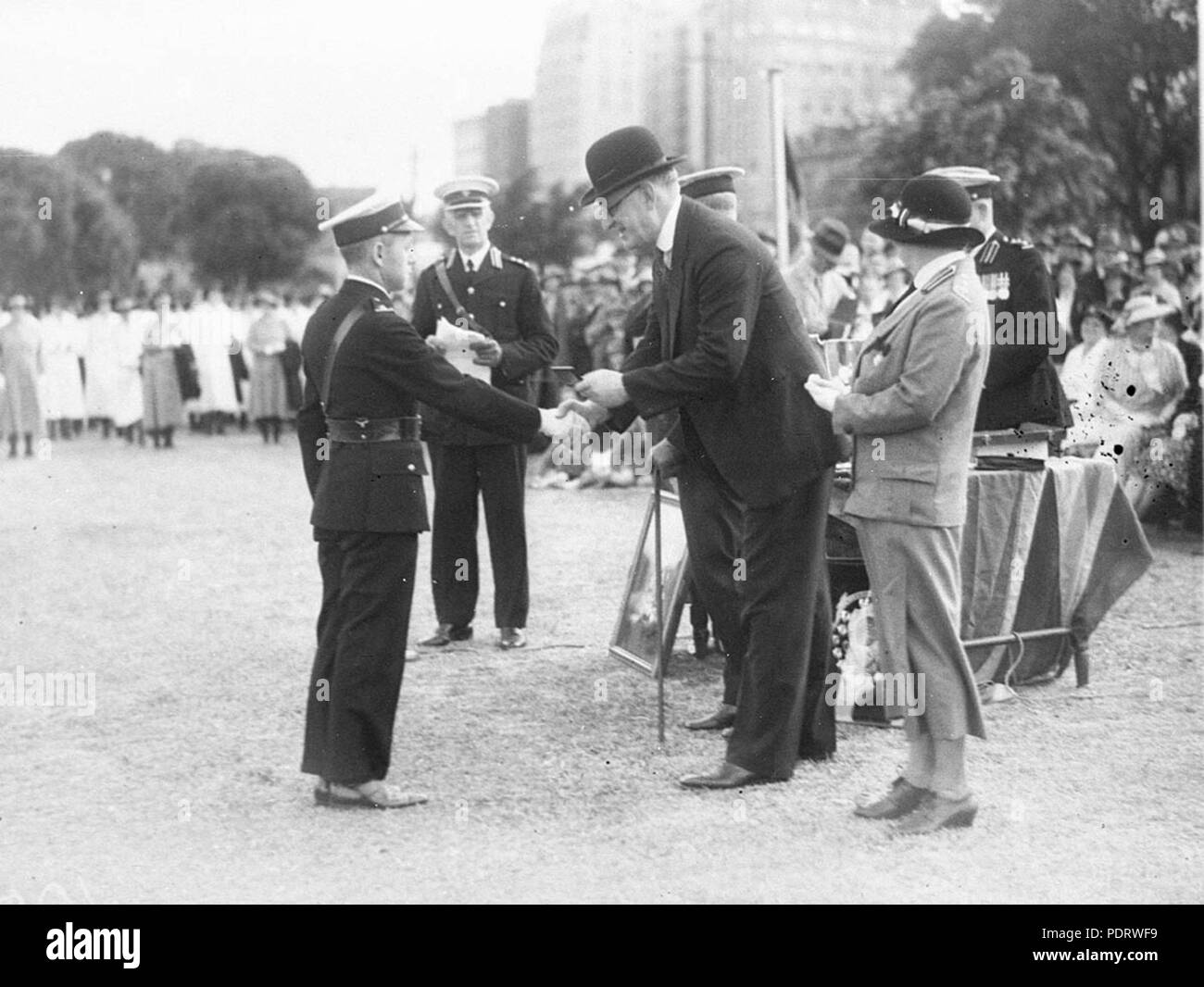 Officer awards hi-res stock photography and images - Alamy