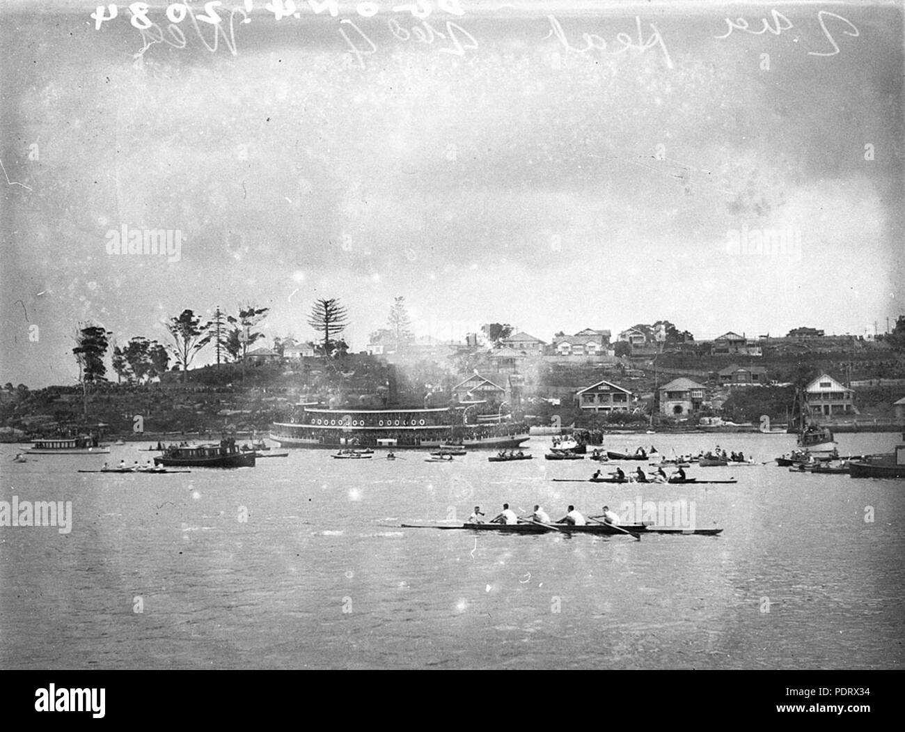 Rowing team finish hi-res stock photography and images - Alamy