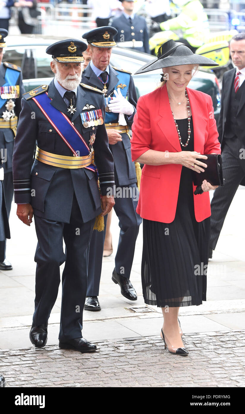 Royal air force uniform hat hi-res stock photography and images - Alamy