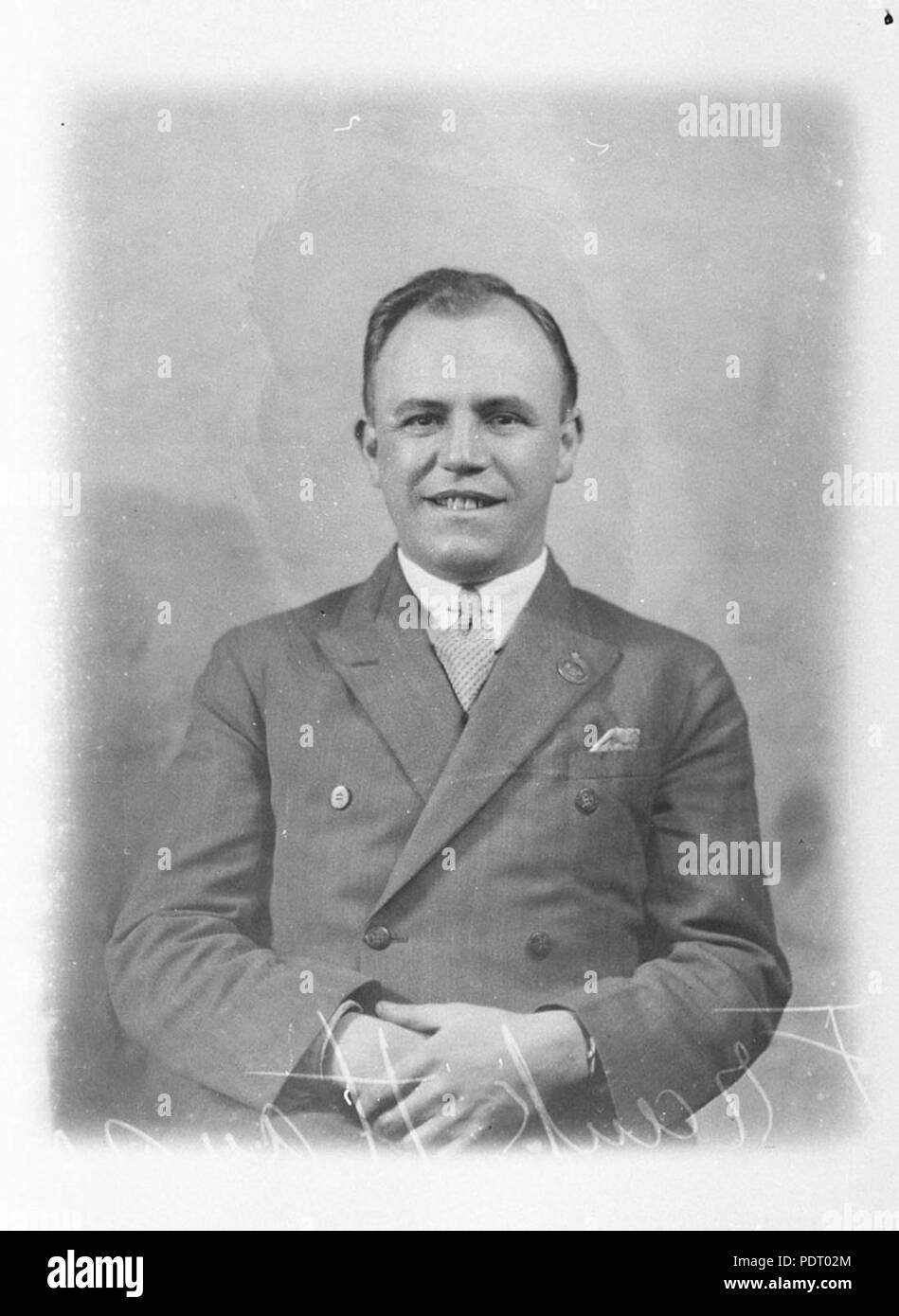 180 SLNSW 7991 Portrait Frank Hanson Fox Movietone News Stock Photo - Alamy