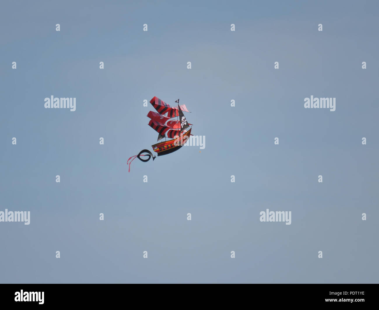 Pirate ship-shaped kite in flight Stock Photo - Alamy